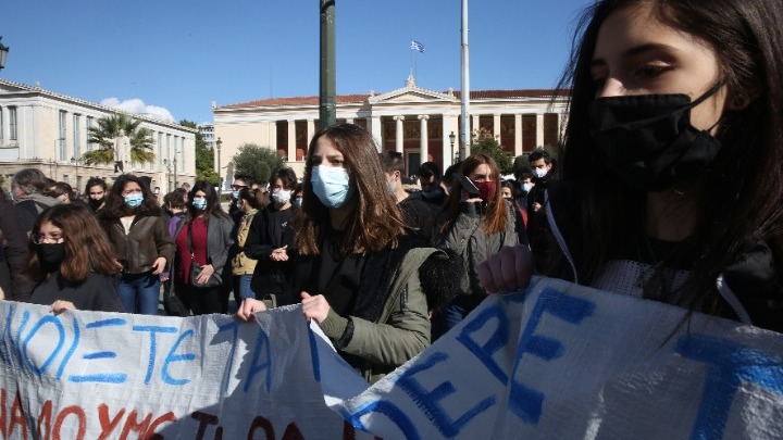 Σε εξέλιξη το πανεκπαιδευτικό συλλαλητήριο στο κέντρο της Αθήνας ...