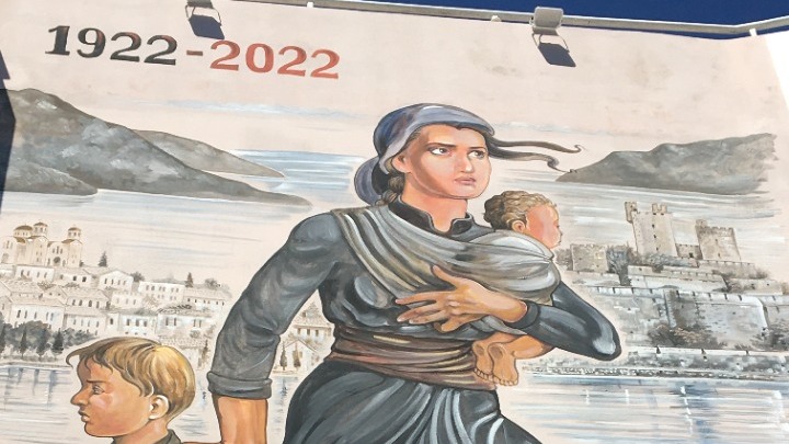 Η μάνα-πρόσφυγας της Μικράς Ασίας, σε γκράφιτι στη Νέα Αλικαρνασσό ...